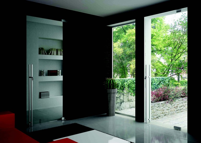 CR Laurence introduces oil dynamic hinges for self-closing glass doors ...